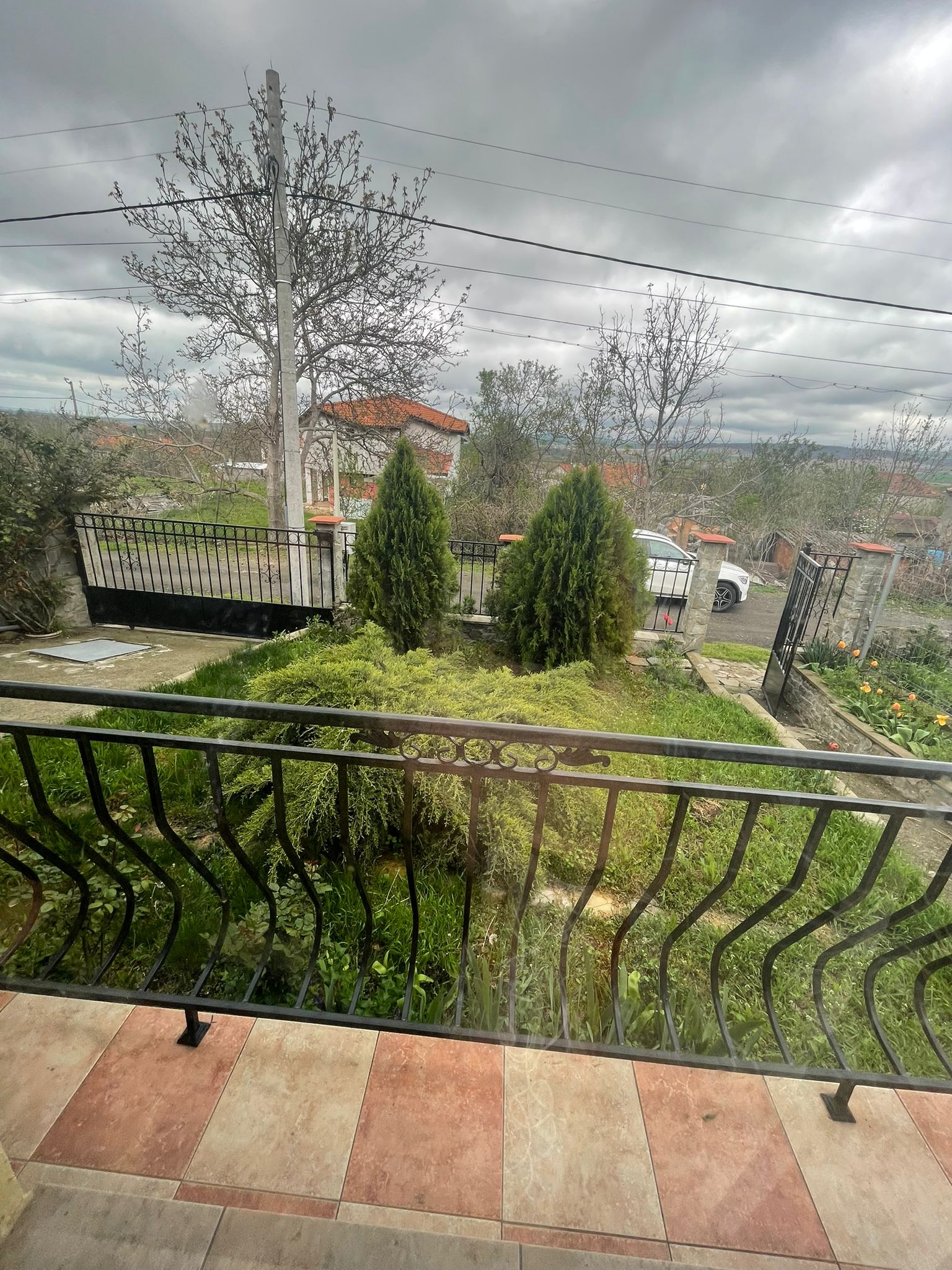 Продава Хубава двуетажна къща в живописно село